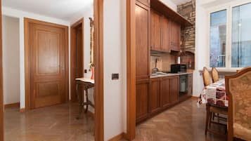 Apartamento, 3 quartos, varanda | Restaurantes