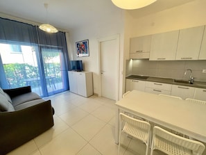 Apartamento, 2 quartos, pátio, vista para o jardim | Interior
