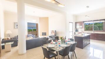 Villa, vários quartos, piscina privativa, vista para o jardim | Restaurantes