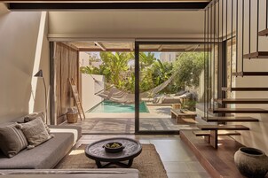 Villa Mezzanine with Private Pool | Roupas de cama premium, edredons de pluma