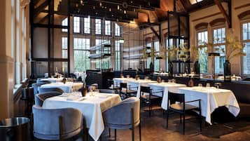 2 restaurantes, pequenos-almoços servidos