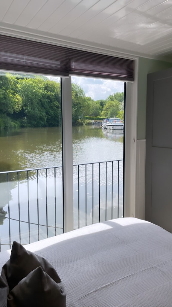 Lady Lily, A Spring River Boat With Castle Views In Maidstone - Maidstone