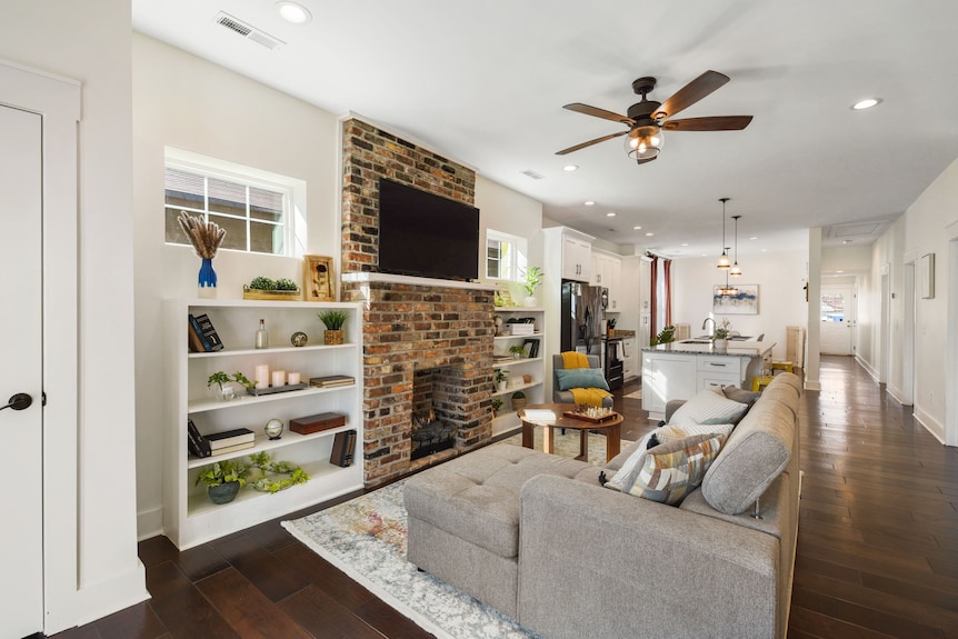 Stunning & Modern W Roman Bath, Fireplace, Firepit - Chattanooga, TN