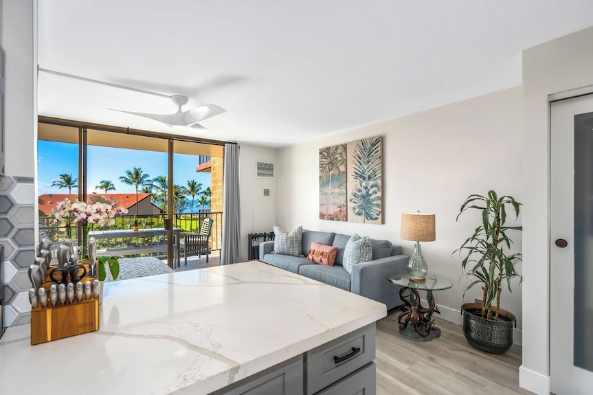 Chic & Elegant Oceanfront Vistas - Maui, HI