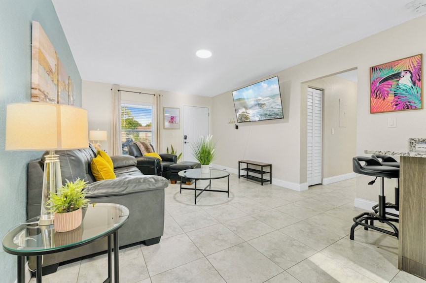 Spacious 4br Retreat Tampa | Family & Pet-friendly - Riverview, FL