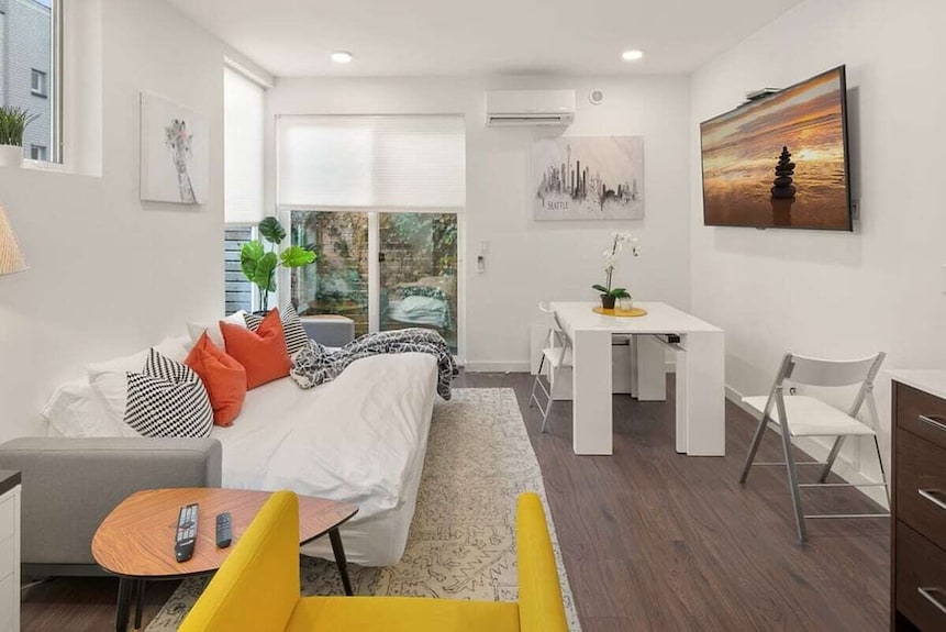 Perch - Centro Guesthouse F: Ws 96! Parking, Rooftop Deck & Pet Friendly - Seattle, WA