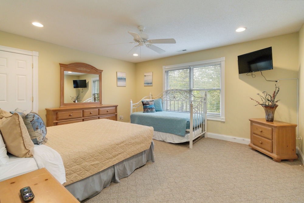 Welcome To “Lakeview Paradise” – Your Perfect Lakeside Escape - Kentucky