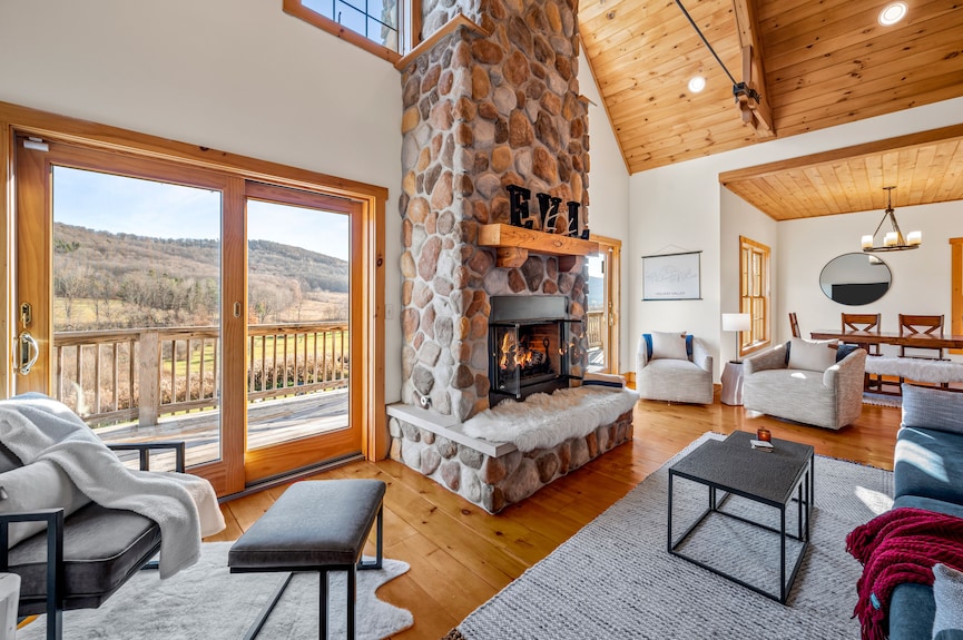 New & Stunning Chalet! A+ Reno, Hot-tub, Barrel Sauna, Slope Views, Fire Pit - State of New York