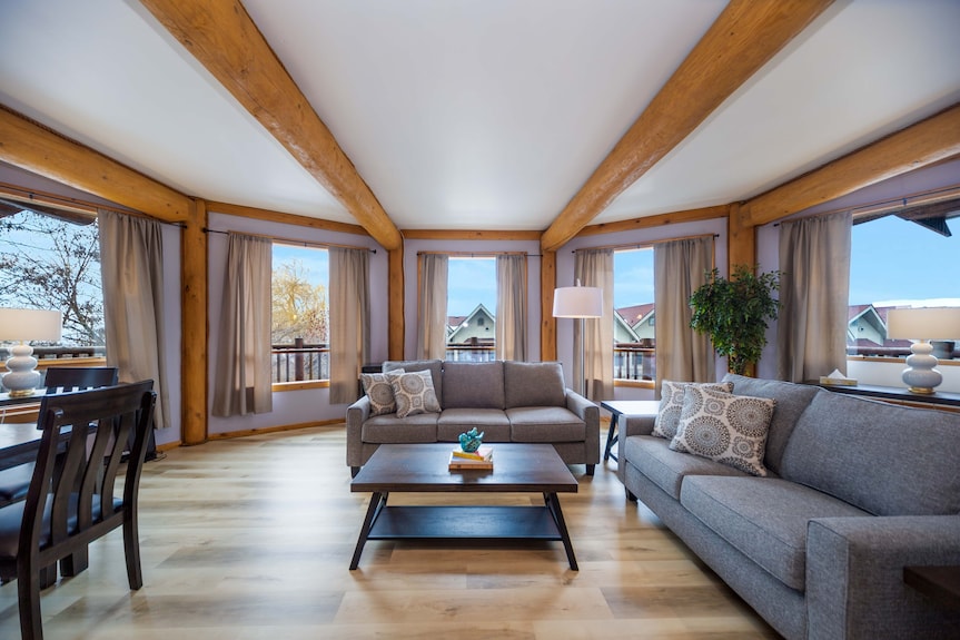 Chalet At Swan Lake - British Columbia