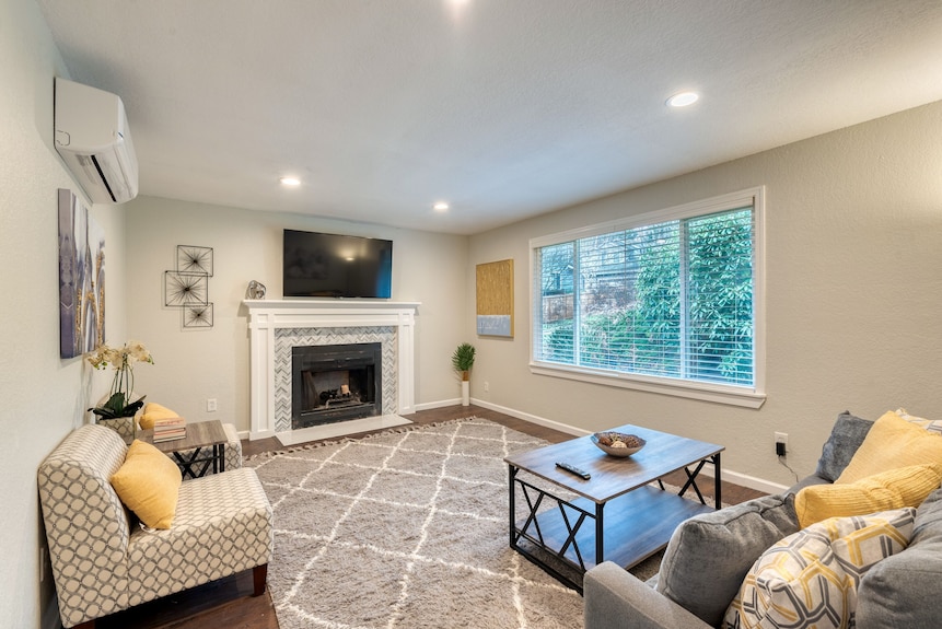 » Wow! Dazzling Townhouse Duplex « Ac & Fast Wifi - Everett, WA