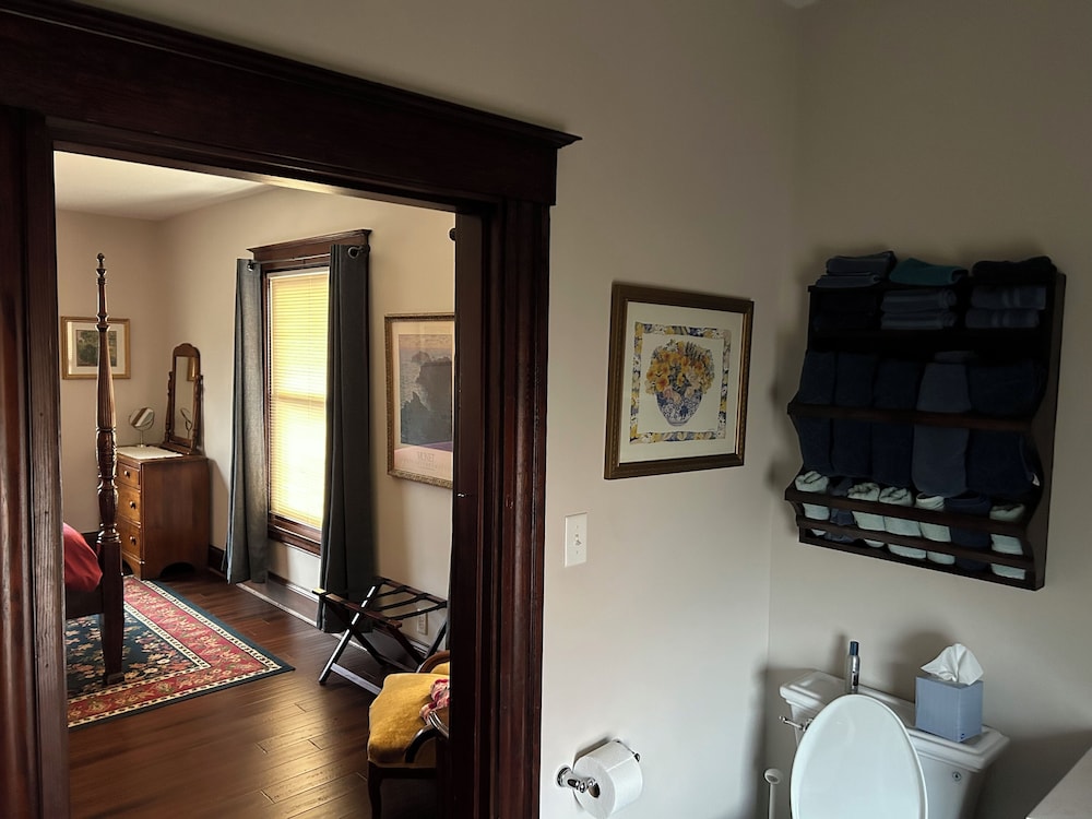 Cozy Brick House - 3 Br, 2 1/2 Bath, Fenced In Back Yard With Privacy Fence. - Covington, KY