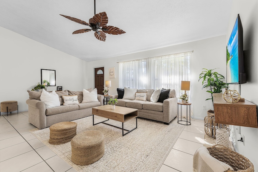 Full Patio Bar With Tv! 3 King Beds! Beautiful Neighborhood!! - Sanibel Island, FL