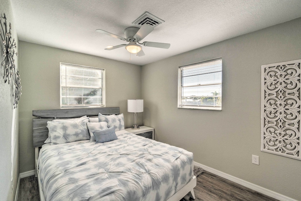 Bayfront Paradise W/ Heated Pool & Balcony! - Englewood