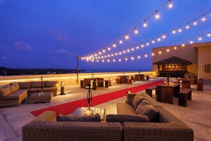 4 restaurantes, é servido café da manhã