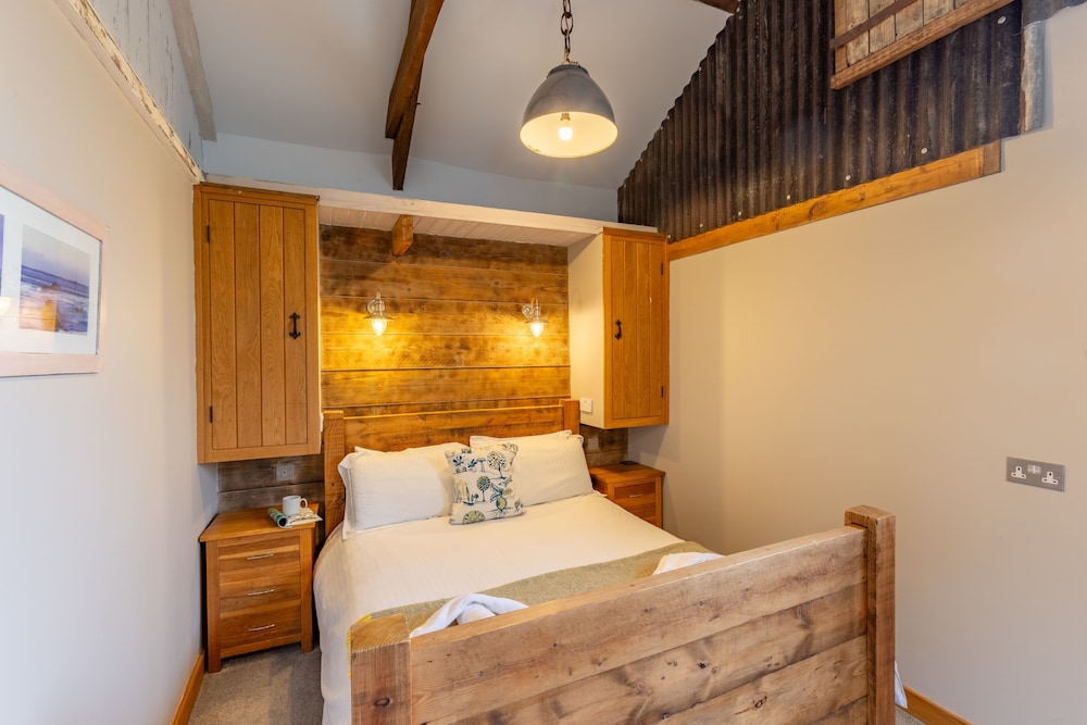 Parlour Barn - Stratton