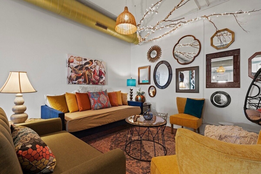 The Nest-downtown Lake Geneva |Fun & Creative Loft |Unique |Themed Rooms |Parking |1 Block To Beach - Wisconsin