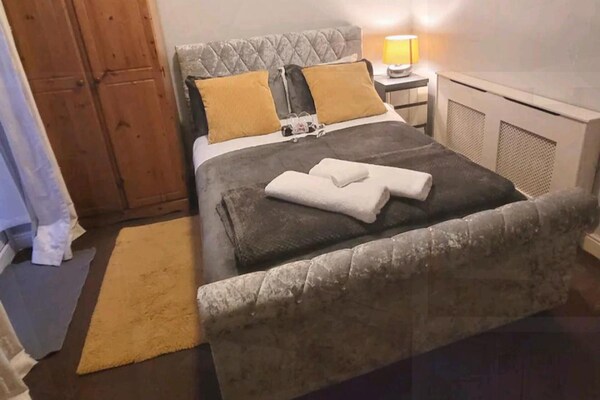 2-bed Apartment, Sleeps 4,on-site Parking - Manchester