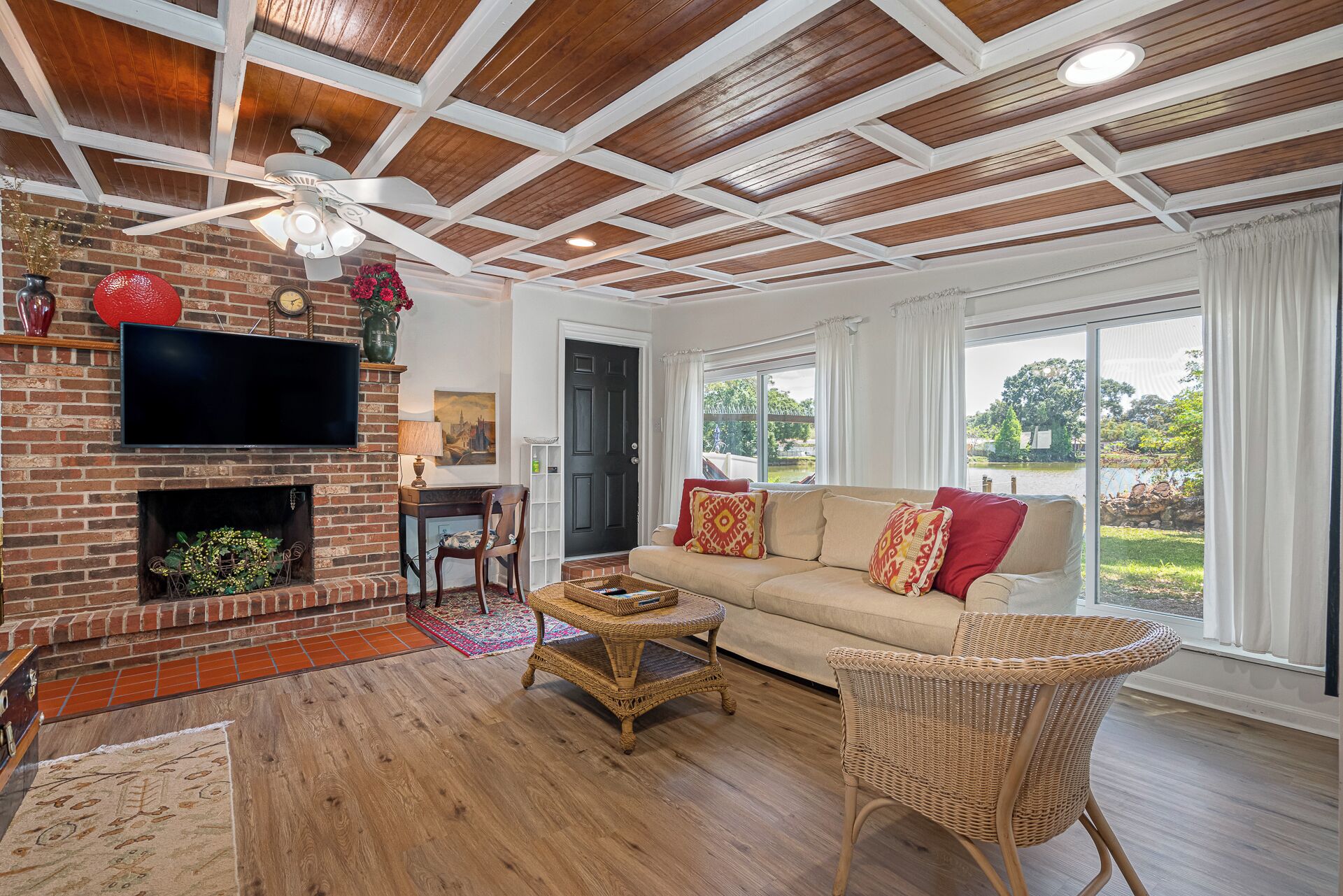 Lake Oasisducks Visit Daily! Fire Pit, Fast Wifi - Pinellas County, FL