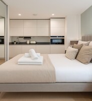 Estúdio | Roupas de cama antialérgicas, individualmente mobiliados, escrivaninha