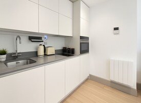 Estúdio | Cozinha privada | Geladeira grande, fogão, cooktop, lava-louças