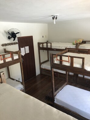 Quarto urbano -Misto 10 camas | Wi-fi grátis, roupa de cama fornecida