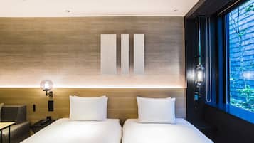 Quarto luxo, 2 camas de solteiro, banheira | 1 quarto, edredons de pluma, cofres nos quartos, escrivaninha