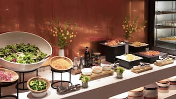 Café da manhã com buffet todos os dias (JPY 3400 por pessoa)