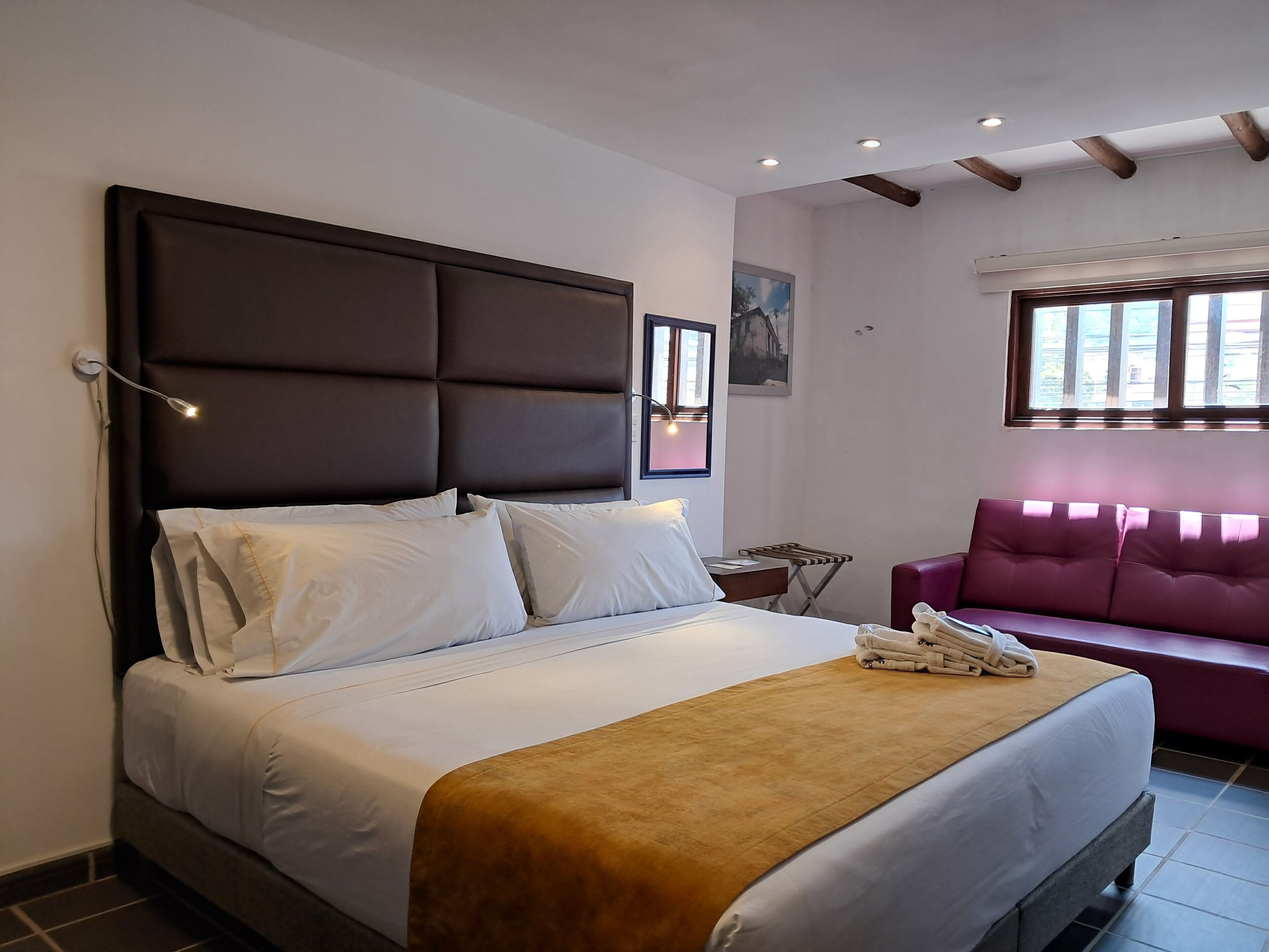 Apartamento Deluxe | Roupa de alta qualidade, minibar, cofre no quarto 