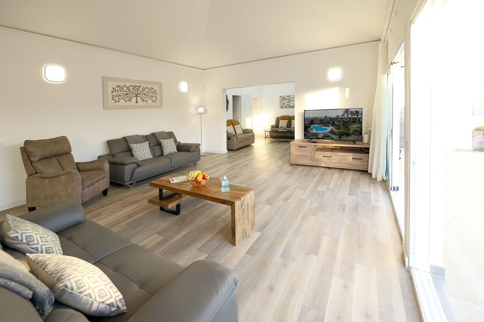 Casa Juliet,5 Bedroom,4 Bathrooms.\nsleeps 14.private Heated Pool .Free Air Con. - Puerto del Carmen