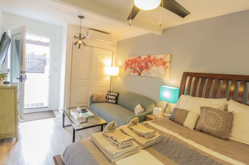 *Charming Studio* Central To Everything! - San Diego, CA