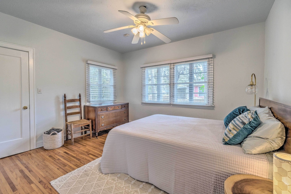 Chic Ocala Home W/ Yard ~ 1 Mi To Dtwn Square - Ocala, FL