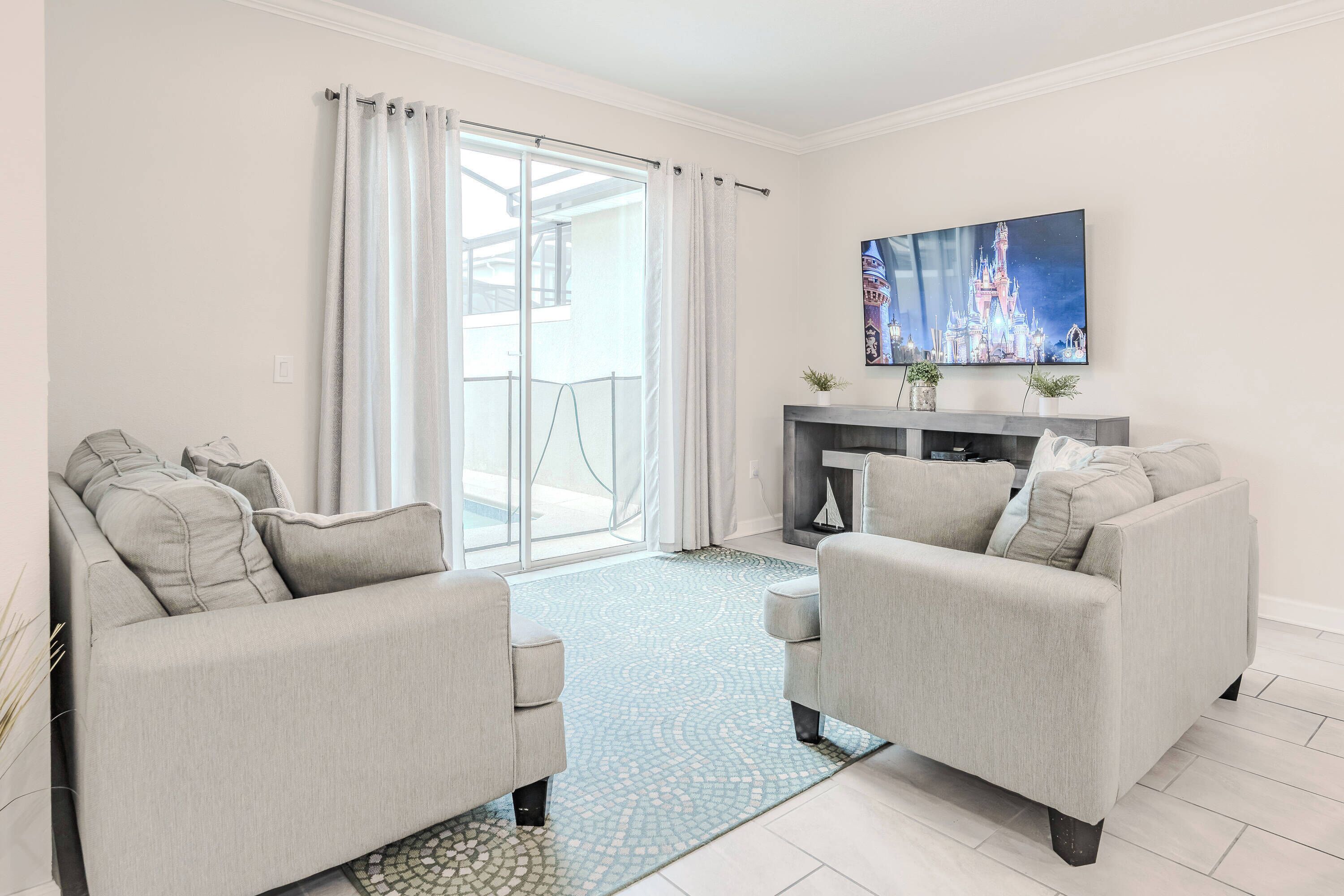 Spacious 4br Pool Home Near Disney - Storey Lake - Kissimmee, FL