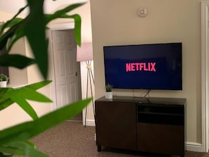 Casa de Campo, várias camas | Sala de estar | Televisor de 30 polegadas com canais por cabo