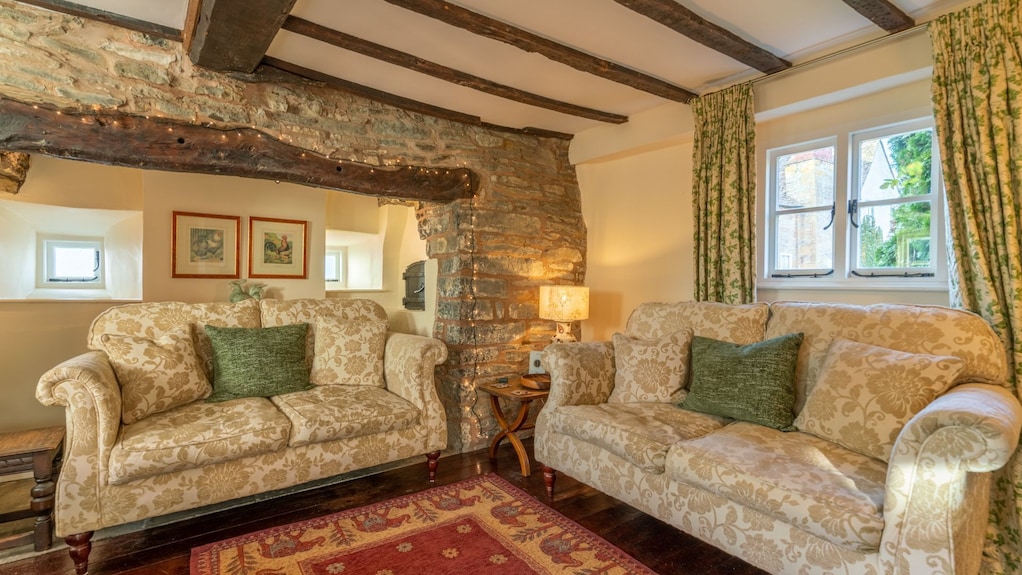 Corner Cottage - Sleeps 4 Guests In 2 Bedrooms - Chipping Campden