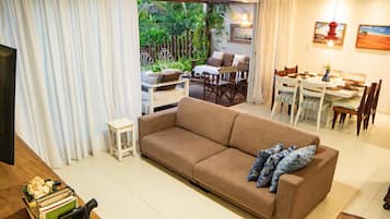 Apartamento | Área de estar | TV de tela plana