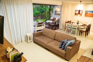 Apartamento | Área de estar | TV de tela plana