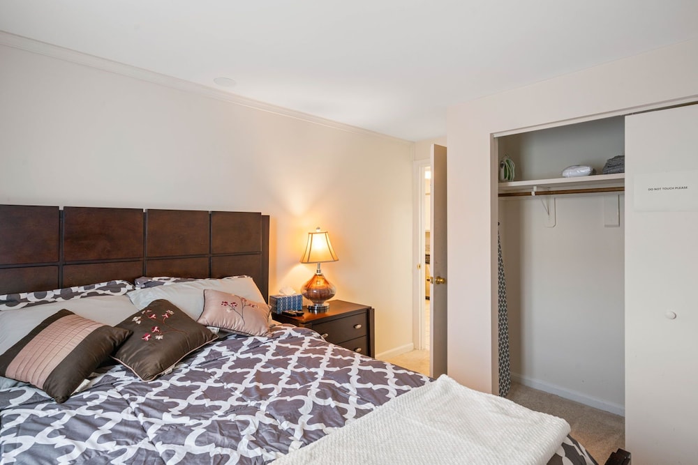 Cozy 2-bedrooms Condo In The Heart Of Stafford - Stafford, VA