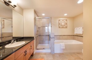 Condo, 2 quartos | Banheiro | Toalhas de banho 