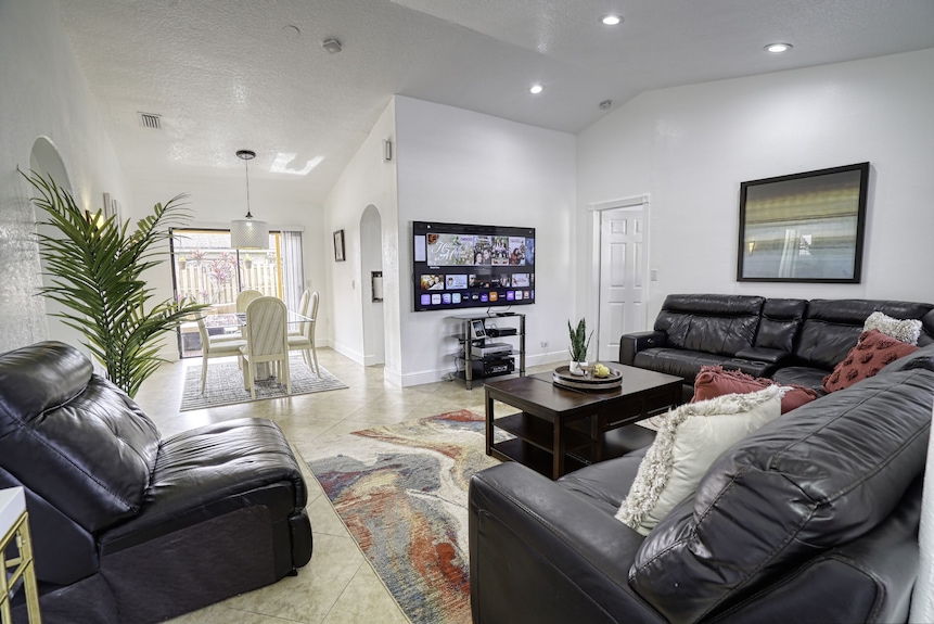 3 Bedroom Home With Pool Next To Sawgrass Mall - プランテーション, FL