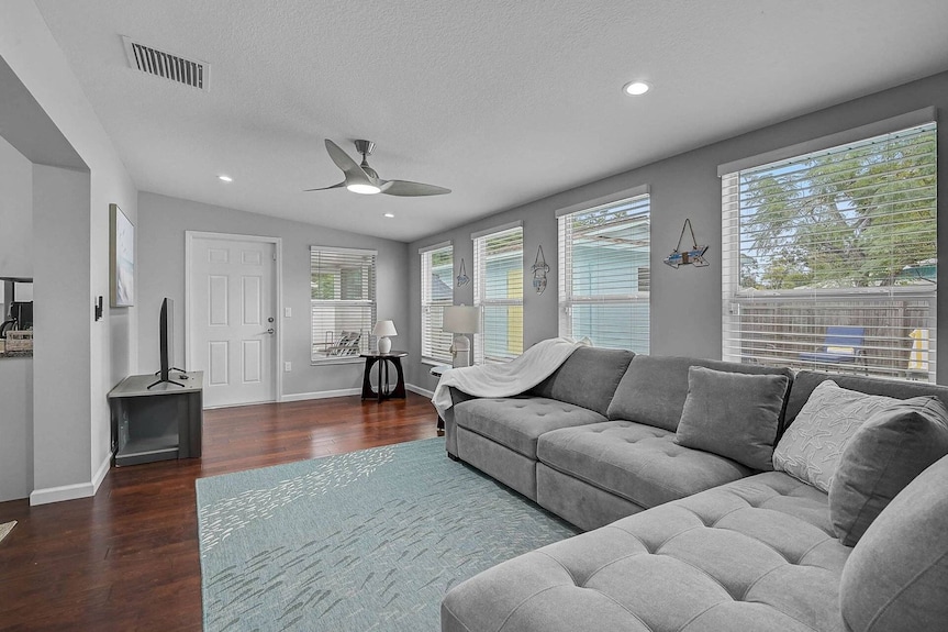 Escape To Vitamin Sea: Private Pool, Guest Suite, Minutes To Sarasota's Parks, Downtown And Beaches! - Sarasota, FL