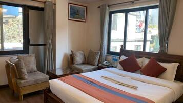 Quarto Duplo Deluxe | Cofre no quarto, Wi-fi grátis, roupa de cama fornecida