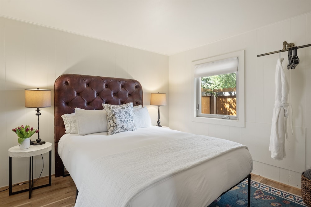 Red Door Hideout | D/t Carbondale, A/c, Lush Yard - Carbondale, CO