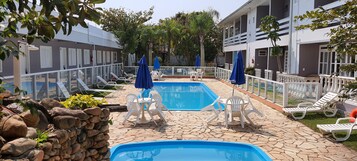 Piscina externa sazonal