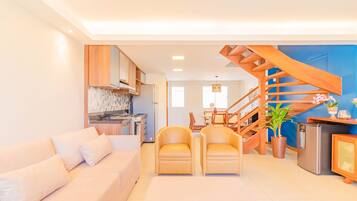 Apartamento | Sala de estar | TV de ecrã plano