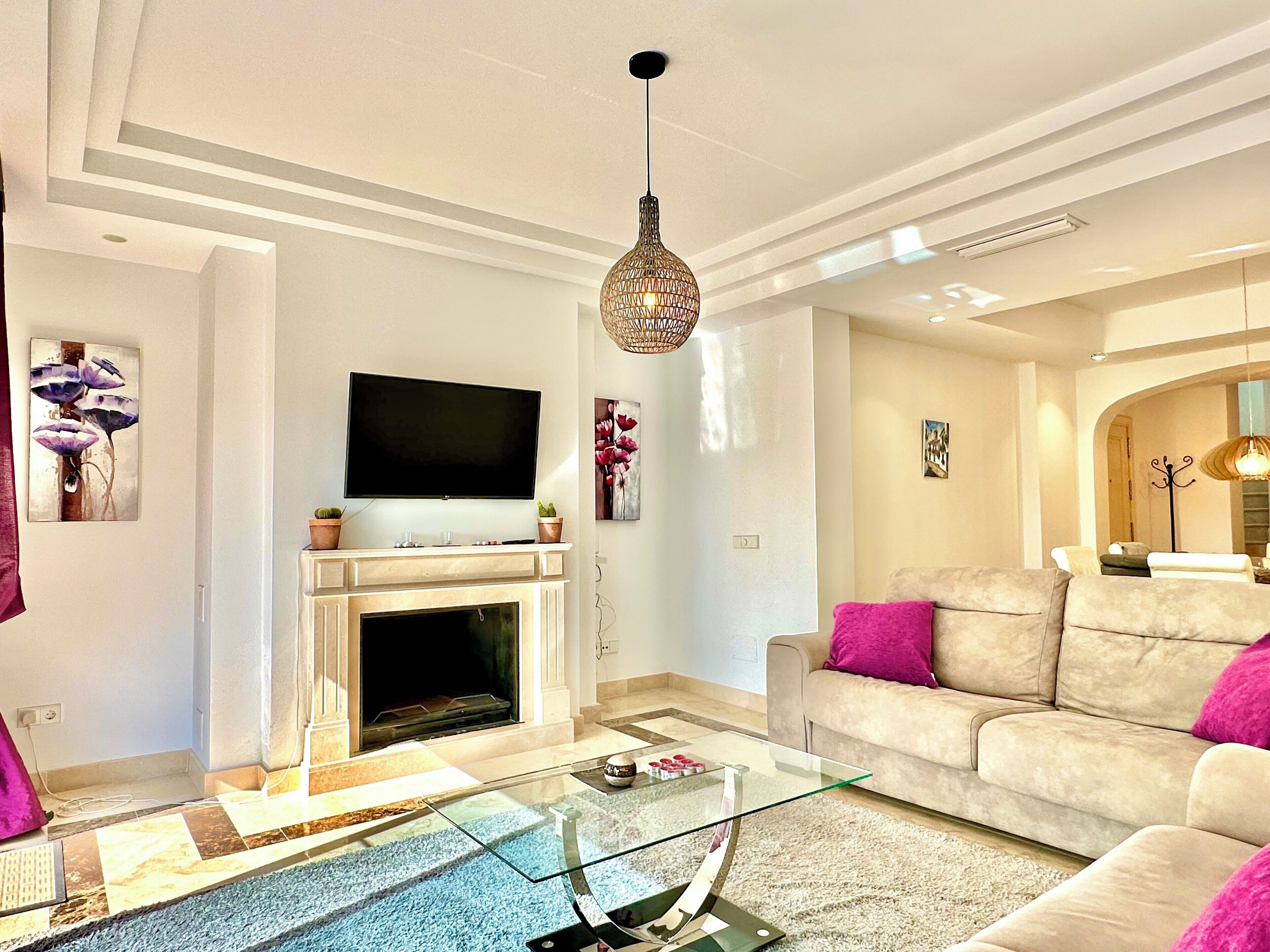 Stunning Duplex Penthouse With 3 Terraces, Mountain Views & Pool - Marbella