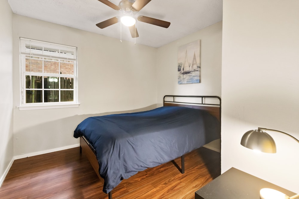 Central Location!★ 2br W/kitchen ★Experiencedhosts - Irving, TX