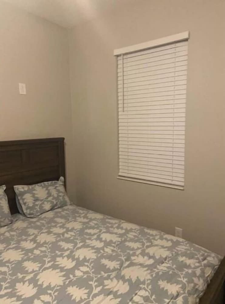 Modern Built Yr. 2021 4 B/r 2 Bath 2,765 Sq Ft. Near Orlando’s Main Attractions! - Winter Garden, FL