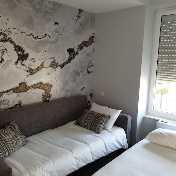 Lou-castanhaire Group Gîte - Cantal