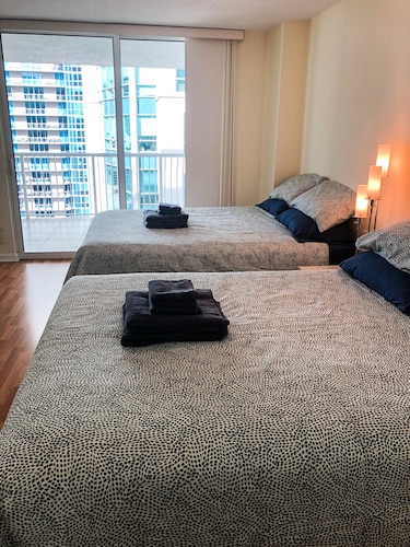 Beautiful 1 Bedroom Apt. In Brickell-free Parking - Miami, FL