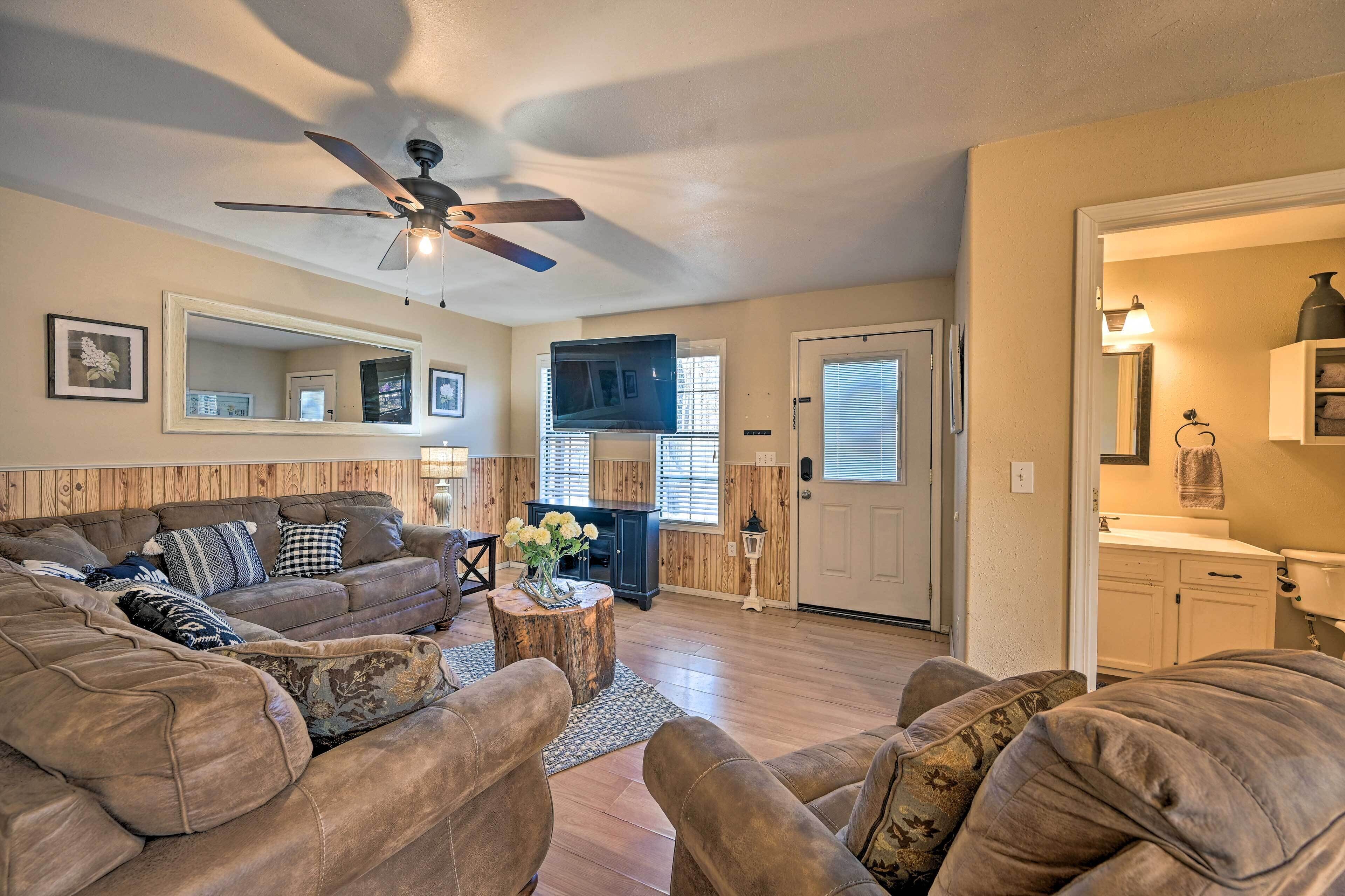 Pet-friendly 'Shady Oaks' Broken Bow Gem W/ Patio! - Broken Bow, OK